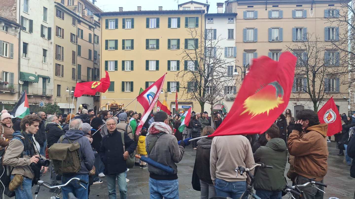 IN PIAZZA PER DIFENDERE IL ROJAVA – Brescia Anticapitalista
